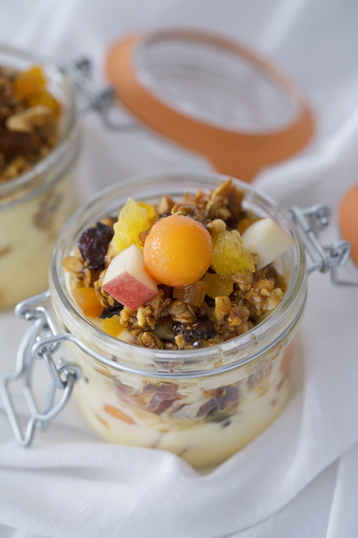 Granola caseira com frutas amarelas e iogurte - Danielle Noce Granola caseira com frutas amarelas e iogurte - Danielle Noce