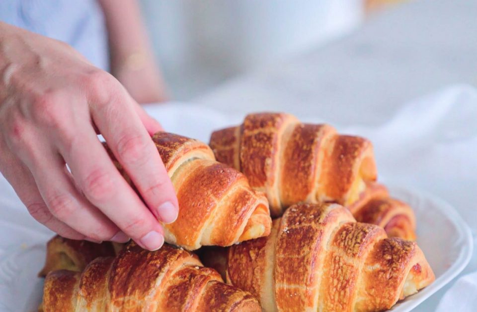 Croissant Caseiro Fácil de Presunto e Queijo | Danielle Noce